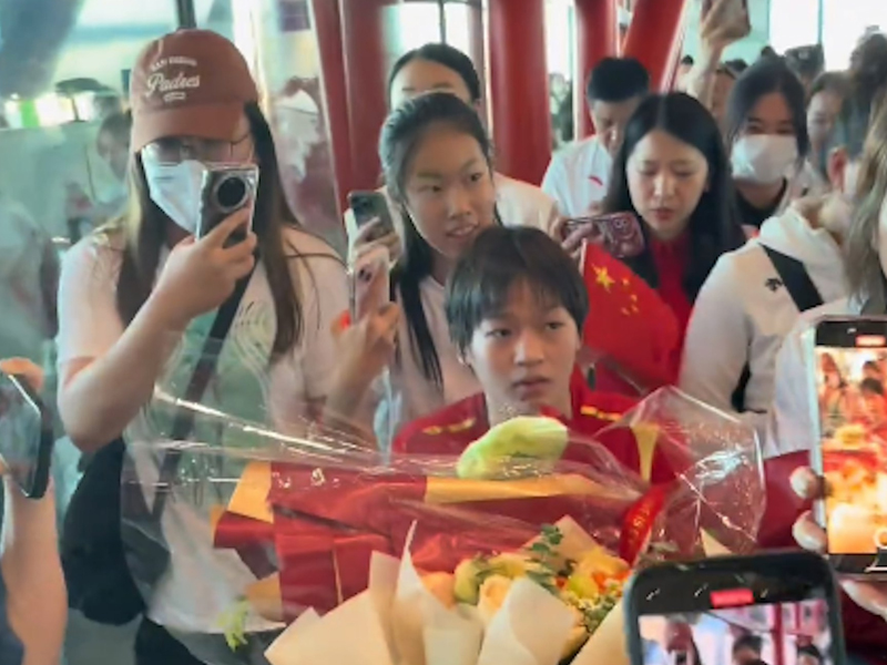 S: 全紅嬋回國引發機場混亂 (BOLDBOX)