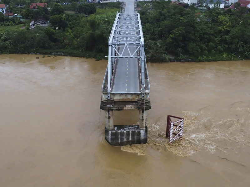 M: 颱風摩羯重創越南，大橋垮塌人車墜河畫面曝光 (BOLDBOX)