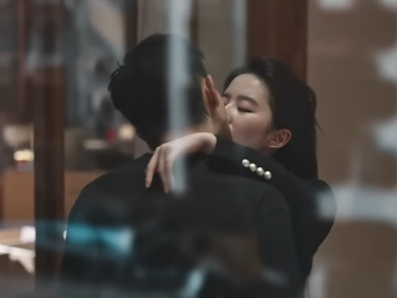 P: 劉亦菲、李現緋聞曝光 (BOLDBOX)