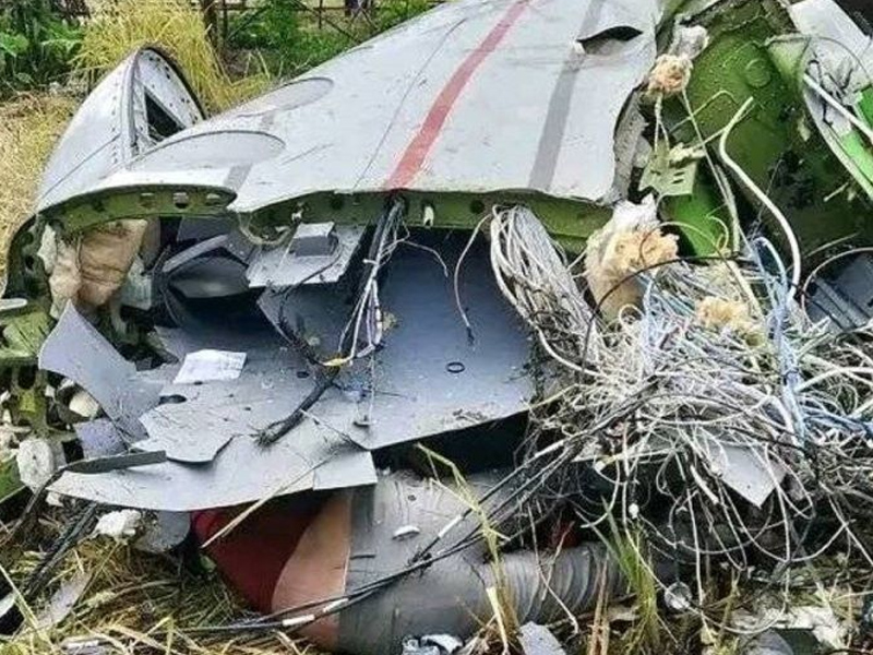 R: 又有空難！機身斷裂殘骸遍地 (BOLDBOX)