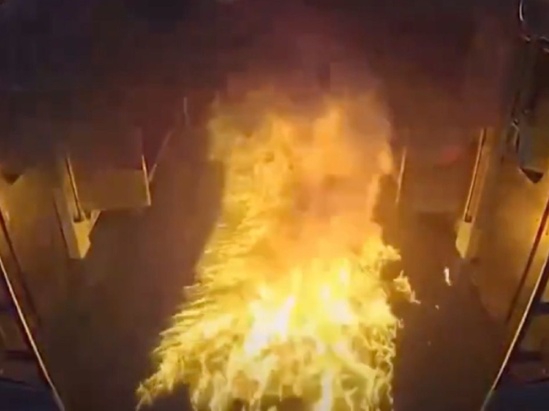 S: 地鐵恐怖縱火 CCTV 曝光 (BOLDBOX)